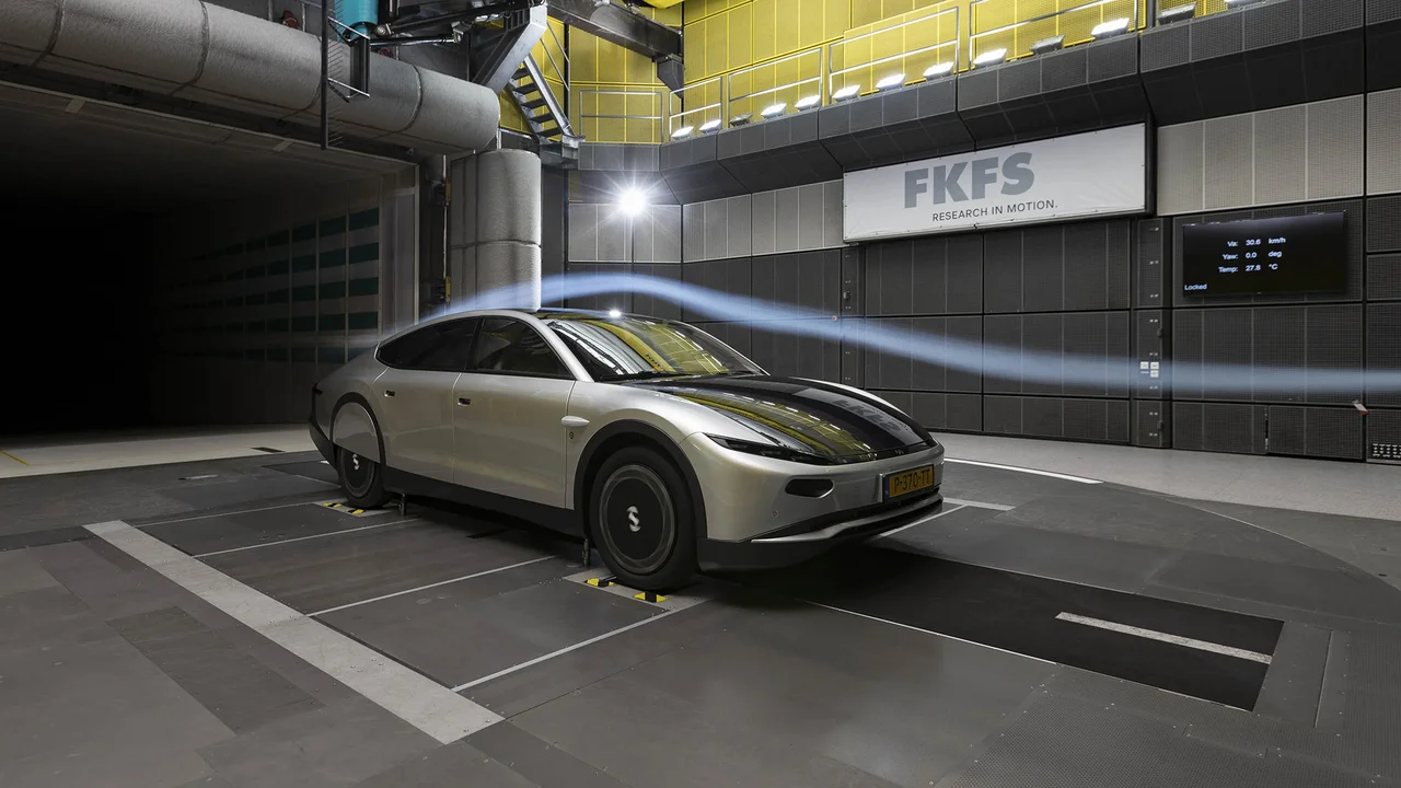 Solar Mobility: When Cars Power Themselves